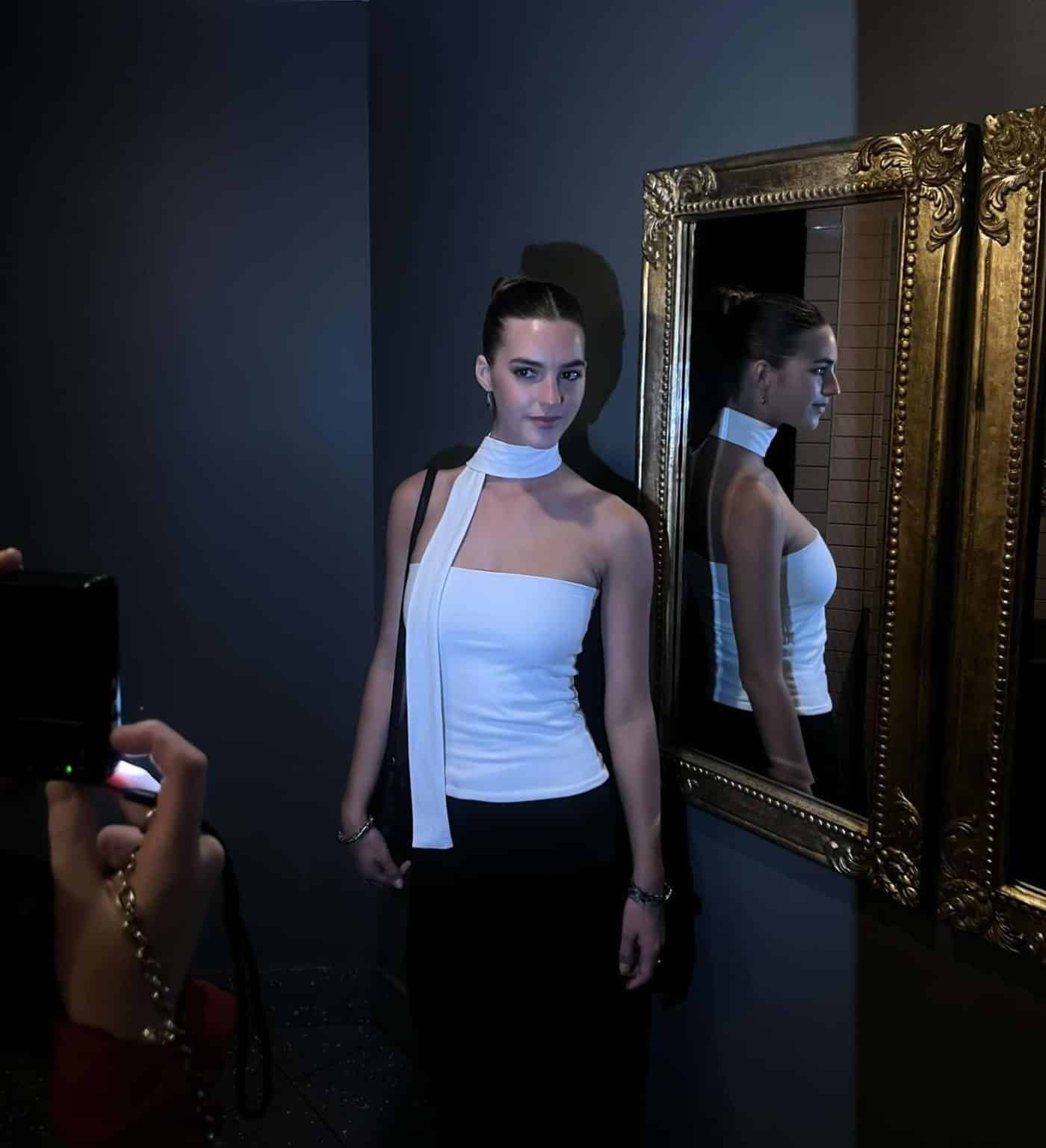 Emily Feld Age, Height, Boyfriend, Parents, Net Worth - The Famous Magazine