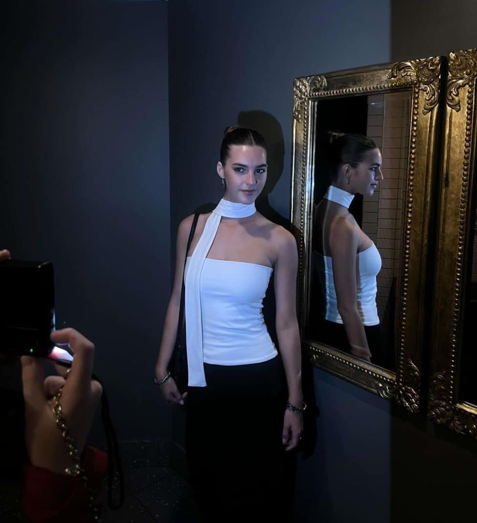 Emily Feld Age, Height, Boyfriend, Parents, Net Worth - The Famous Magazine